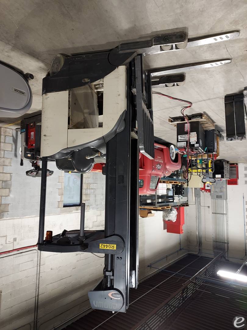 2007 Electric Crown RR5225-35 Electric Narrow Aisle Single Reach