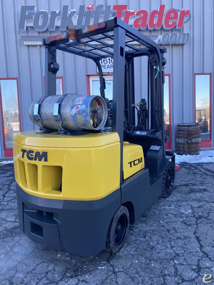 LP Gas TCM FCG25-4HL Cushion Tire 4 Wheel Sit Down (Indoor Warehouse)