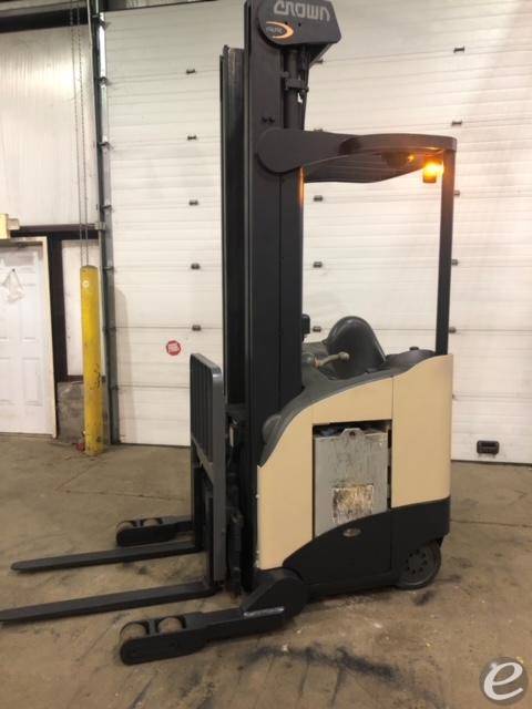 2007 Electric Crown RR5225-35 Electric Narrow Aisle Single Reach