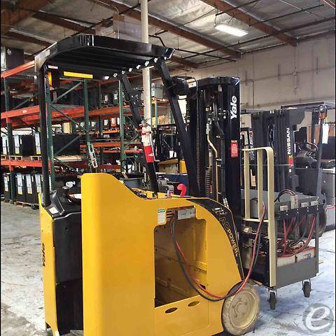 2012 Electric Yale Electric Stand Up End Control (Docker) | Eliftruck