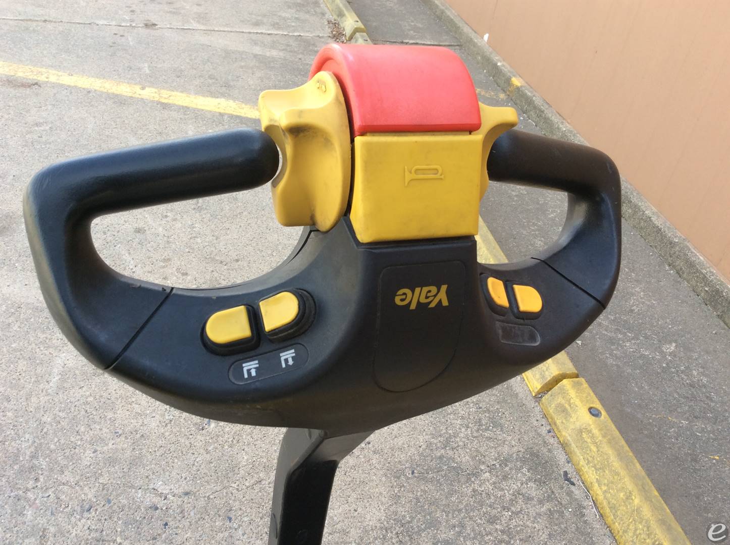 2009 Electric Yale MSW040SFN24TV087 Electric Walkie Straddle Stacker