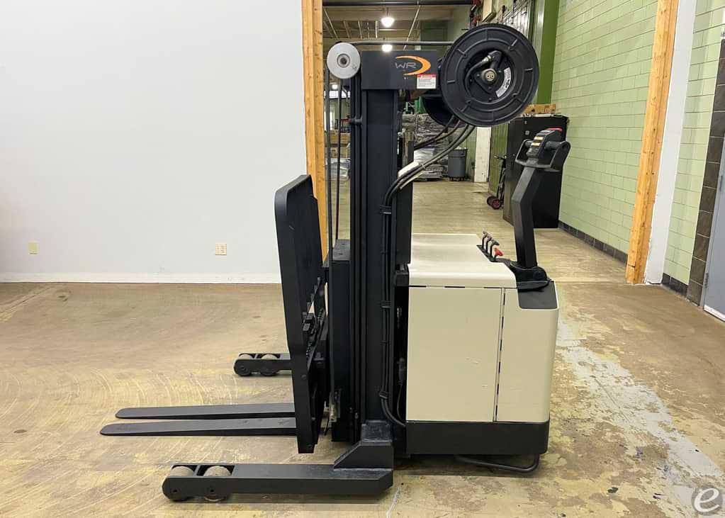 2005 Electric Crown 30WRTT Electric Walkie Straddle Stacker Reach