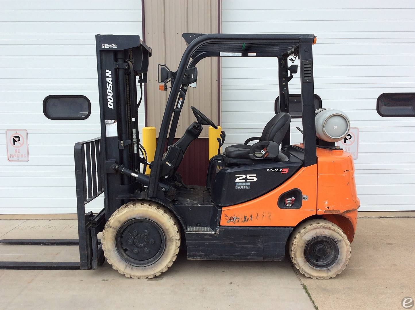 2015 Dual Fuel Doosan G25E-5 Pneumatic Tire 4 Wheel Sit Down