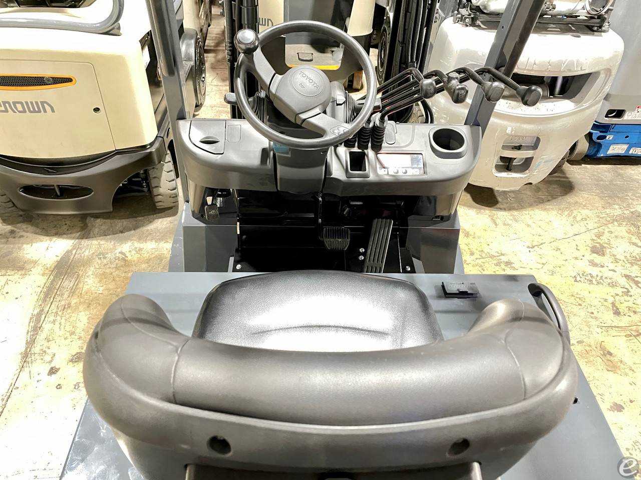 2018 Electric Toyota 8FBCU32 Electric 4 Wheel Sit Down