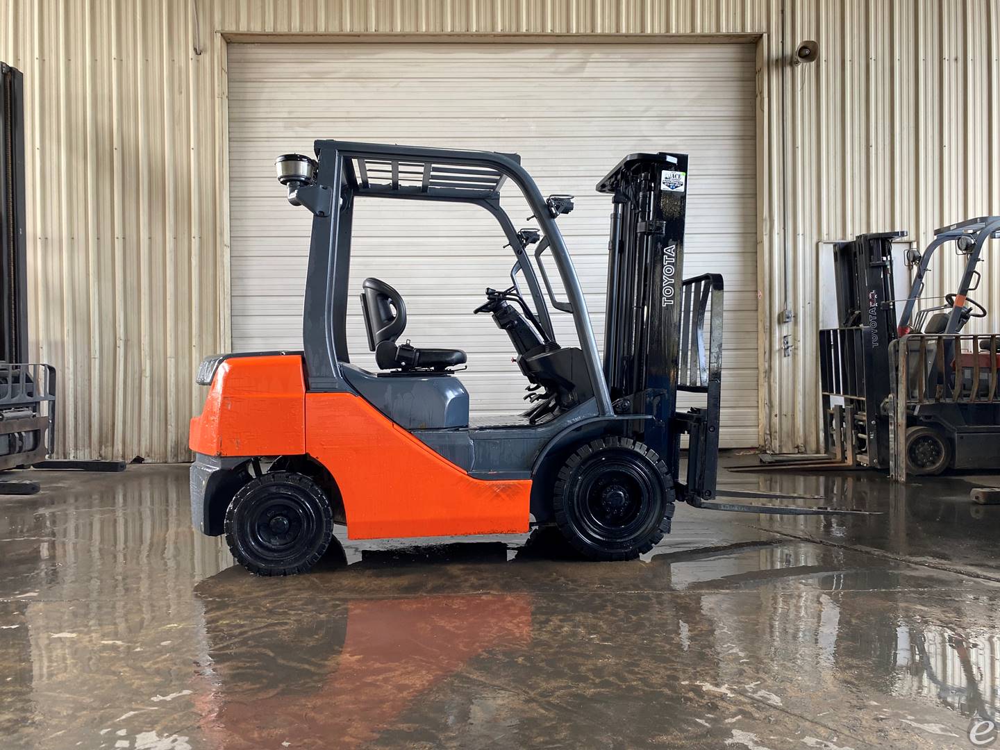 Diesel Toyota 8FDU25 Pneumatic Tire 4 Wheel Sit Down
