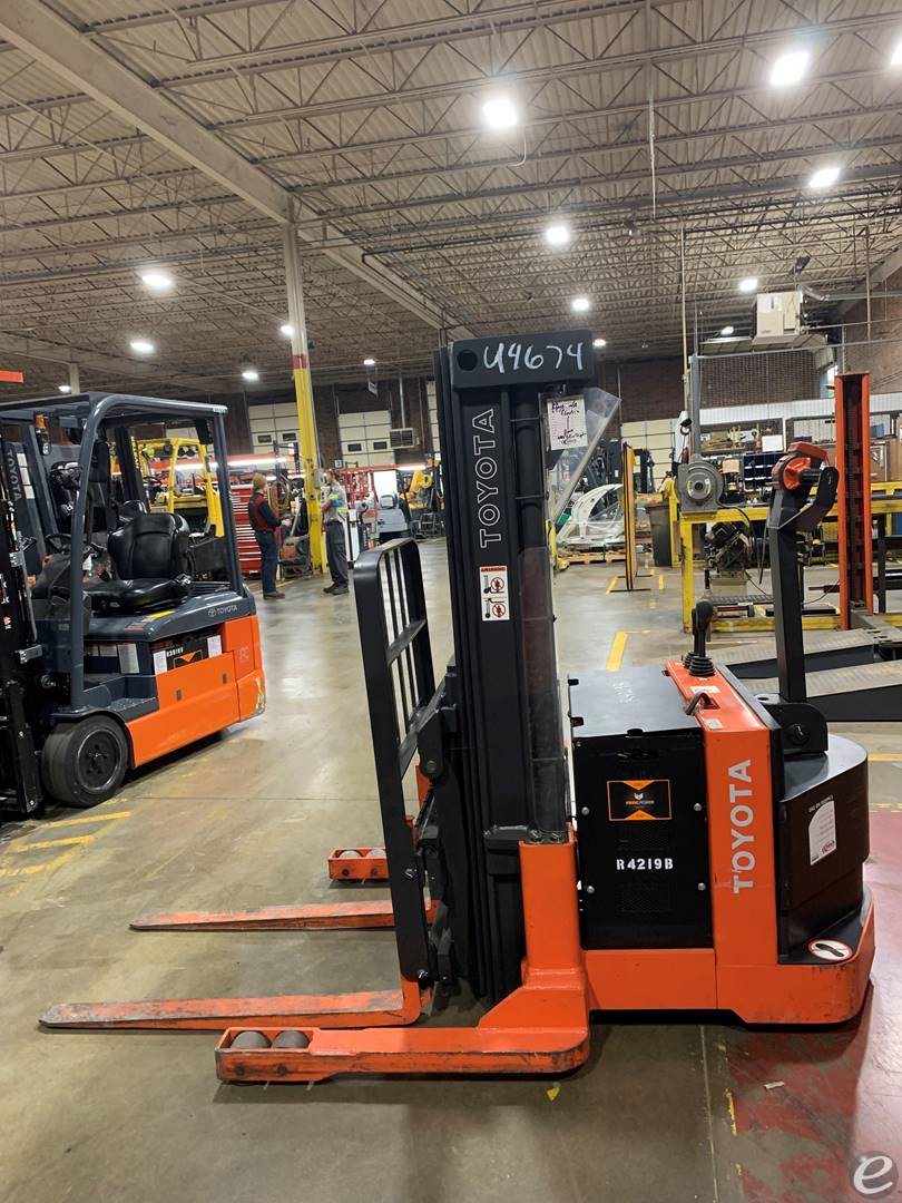 2020 Electric Toyota Electric Walkie Straddle Stacker Reach | Eliftruck