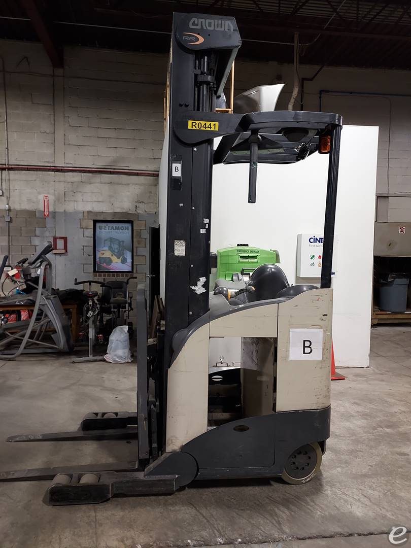 2007 Electric Crown RR5225-35 Electric Narrow Aisle Single Reach