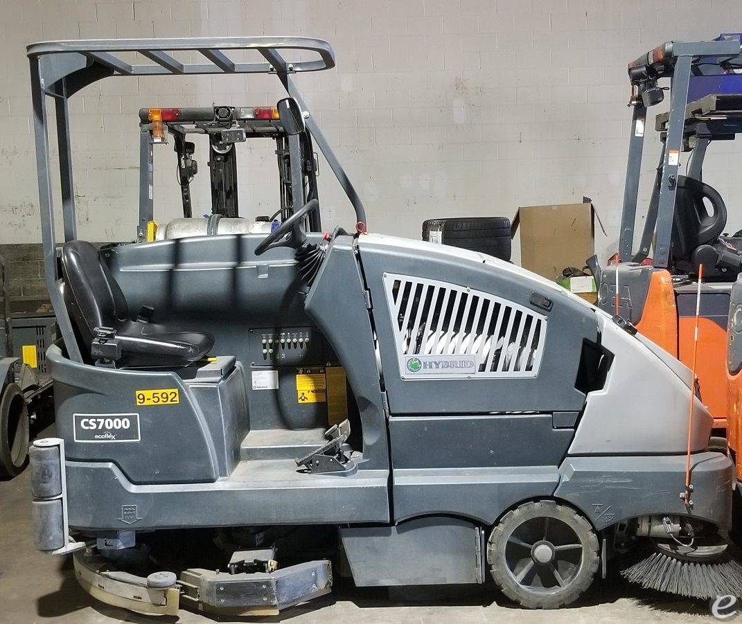 2014 LP Gas Advance CS7000 Rider Sweeper/Scrubbers