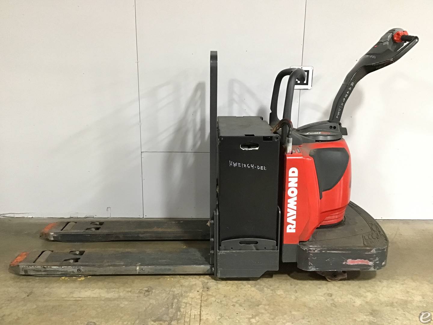 2015 Electric Raymond 8410 Electric Walkie/Rider Pallet Jack