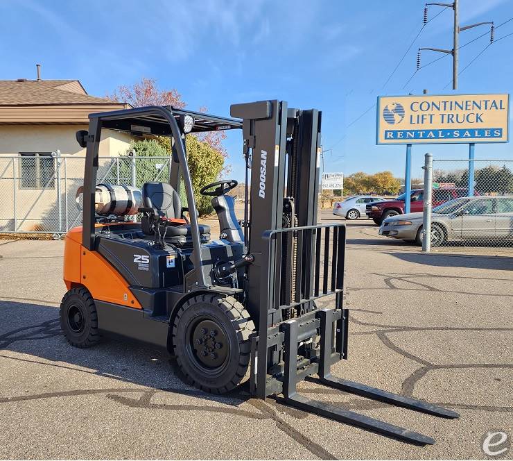 2022 LP Gas Doosan Pneumatic Tire 4 Wheel Sit Down | Eliftruck