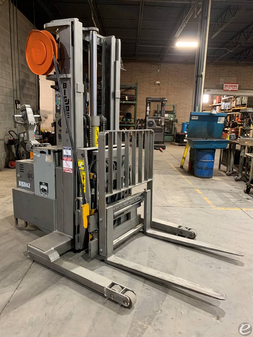 2002 Electric Big Joe Electric Walkie Straddle Stacker Reach | Eliftruck