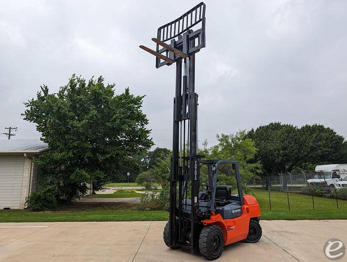 2010 Diesel Toyota Sit Down Rider 7FDU35 - 123Forklift