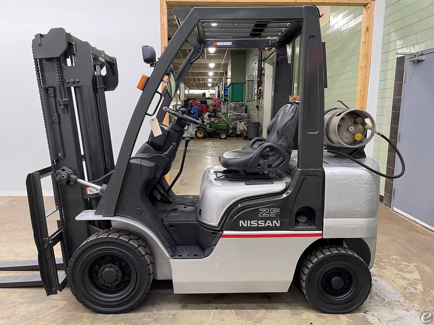 2004 LP Gas Nissan PL25 Pneumatic Tire 4 Wheel Sit Down