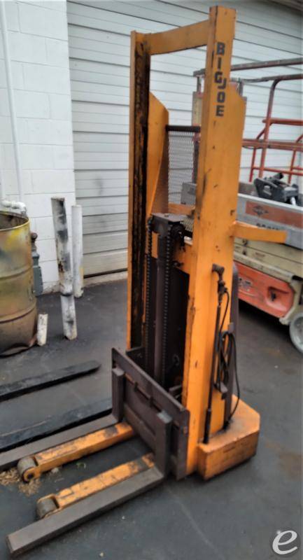 Electric Big Joe Electric Walkie Straddle Stacker | Eliftruck