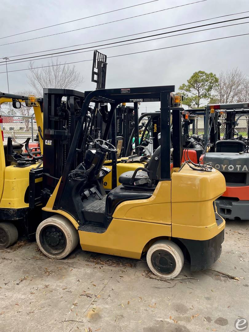 2012 LP Gas Cat Sit Down Rider 2C6000 - 123Forklift