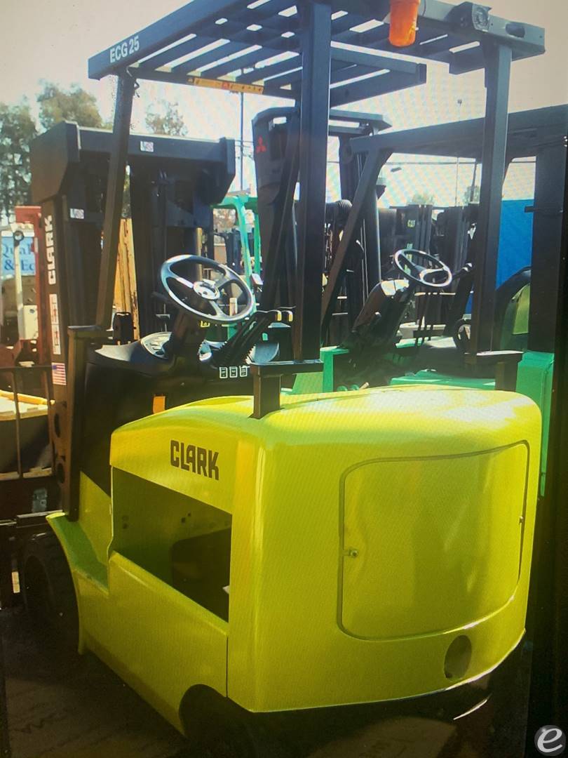 2006 Electric Clark ECG25 Cushion Tire 4 Wheel Sit Down (Indoor Warehouse)