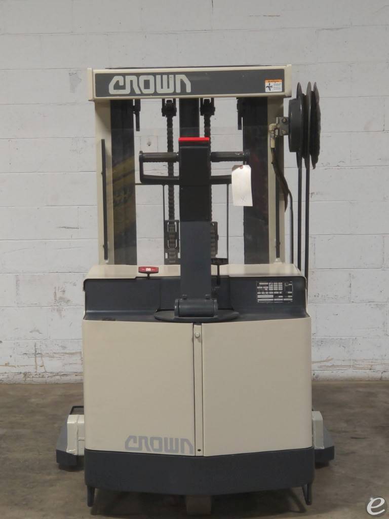 1999 Electric Crown Electric Walkie Straddle Stacker Reach | Eliftruck