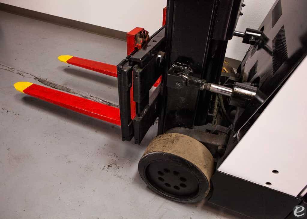 1990 Electric Crown 30RCTT-S Electric Walkie Counterbalanced Stacker