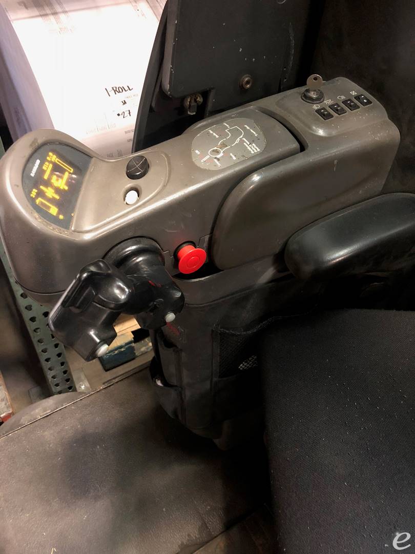 2011 Electric Raymond Electric Man Up Swing Reach Turret | Eliftruck