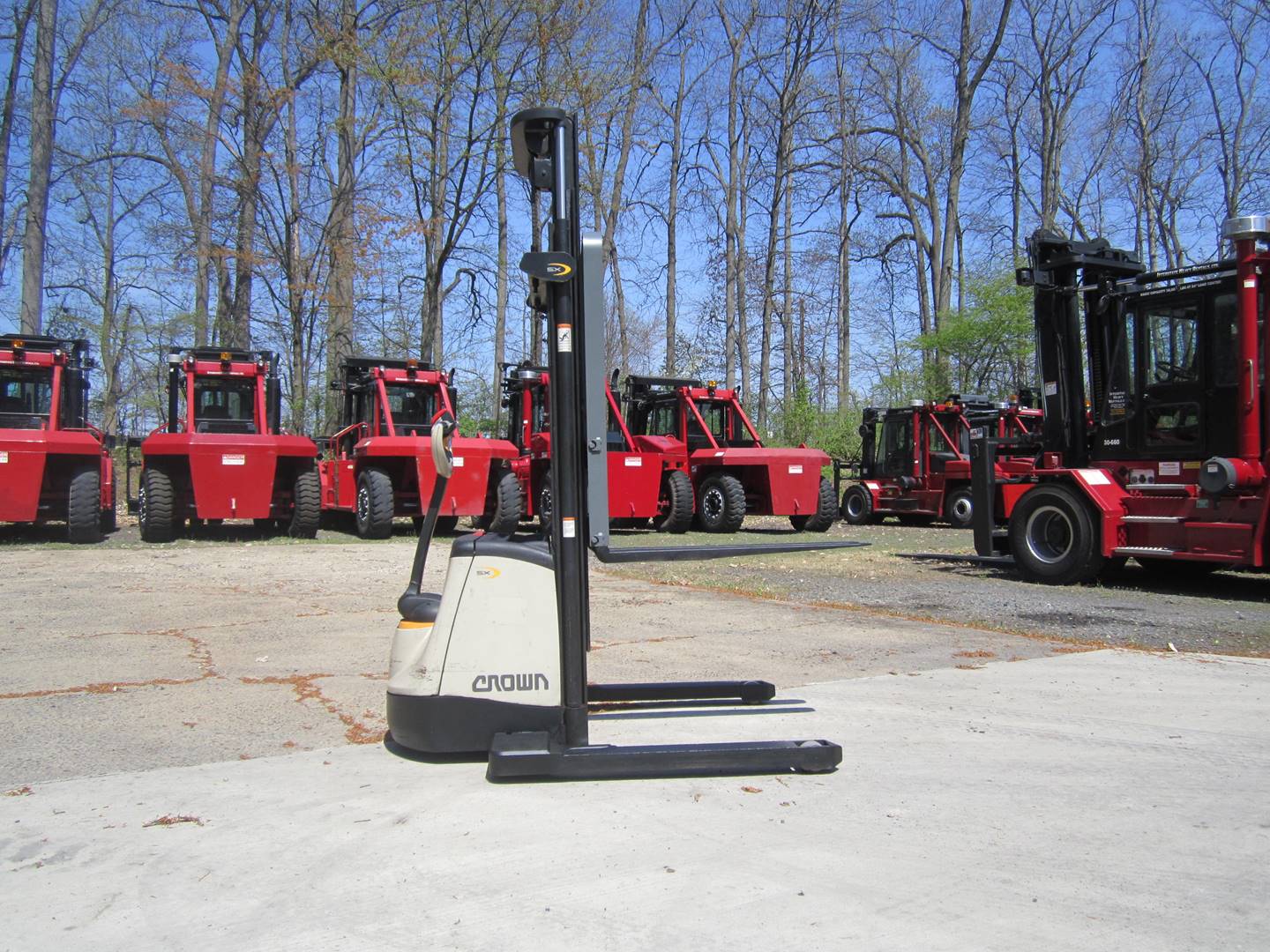 2013 Electric Crown SX3000-30 Electric Walkie Straddle Stacker