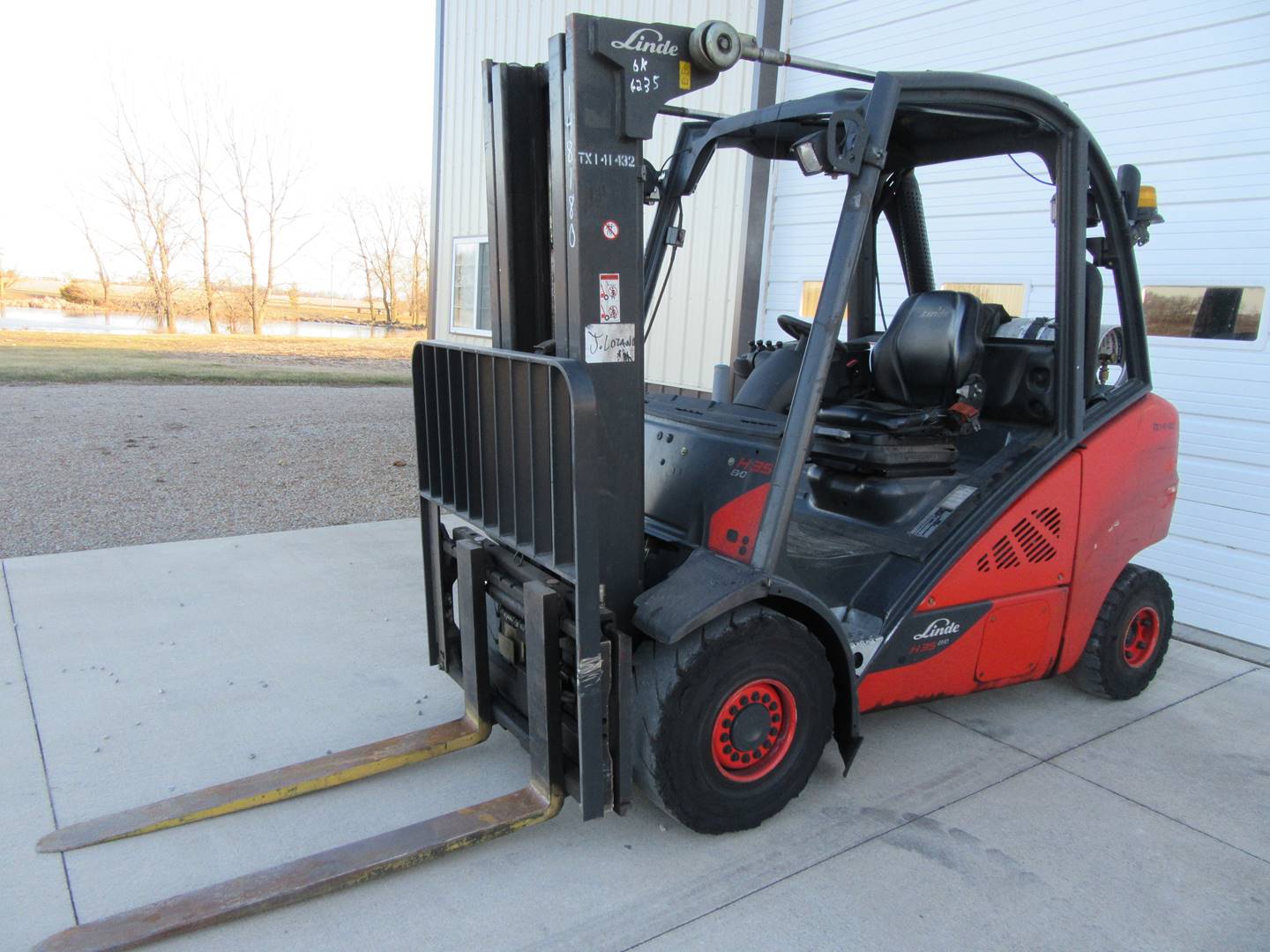 2015 LP Gas Linde H35T Pneumatic Tire 4 Wheel Sit Down