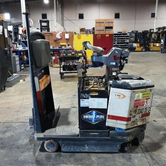5 Used Crown Tow tractors for Sale