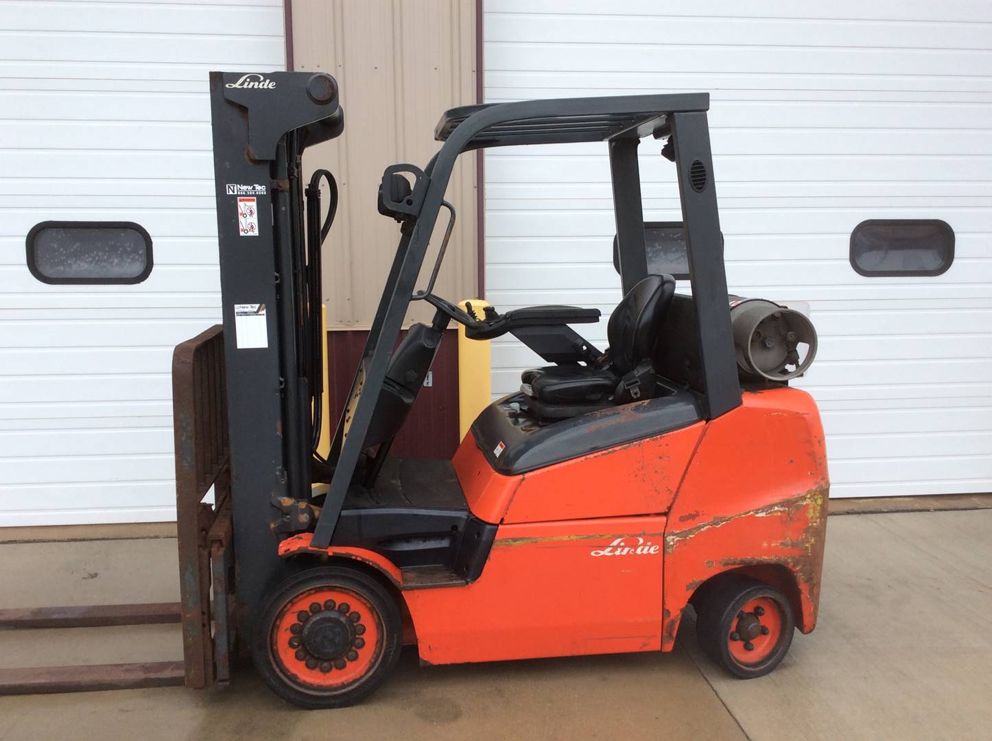 A wide selection of Linde Forklifts with 2 in stock and available for ...
