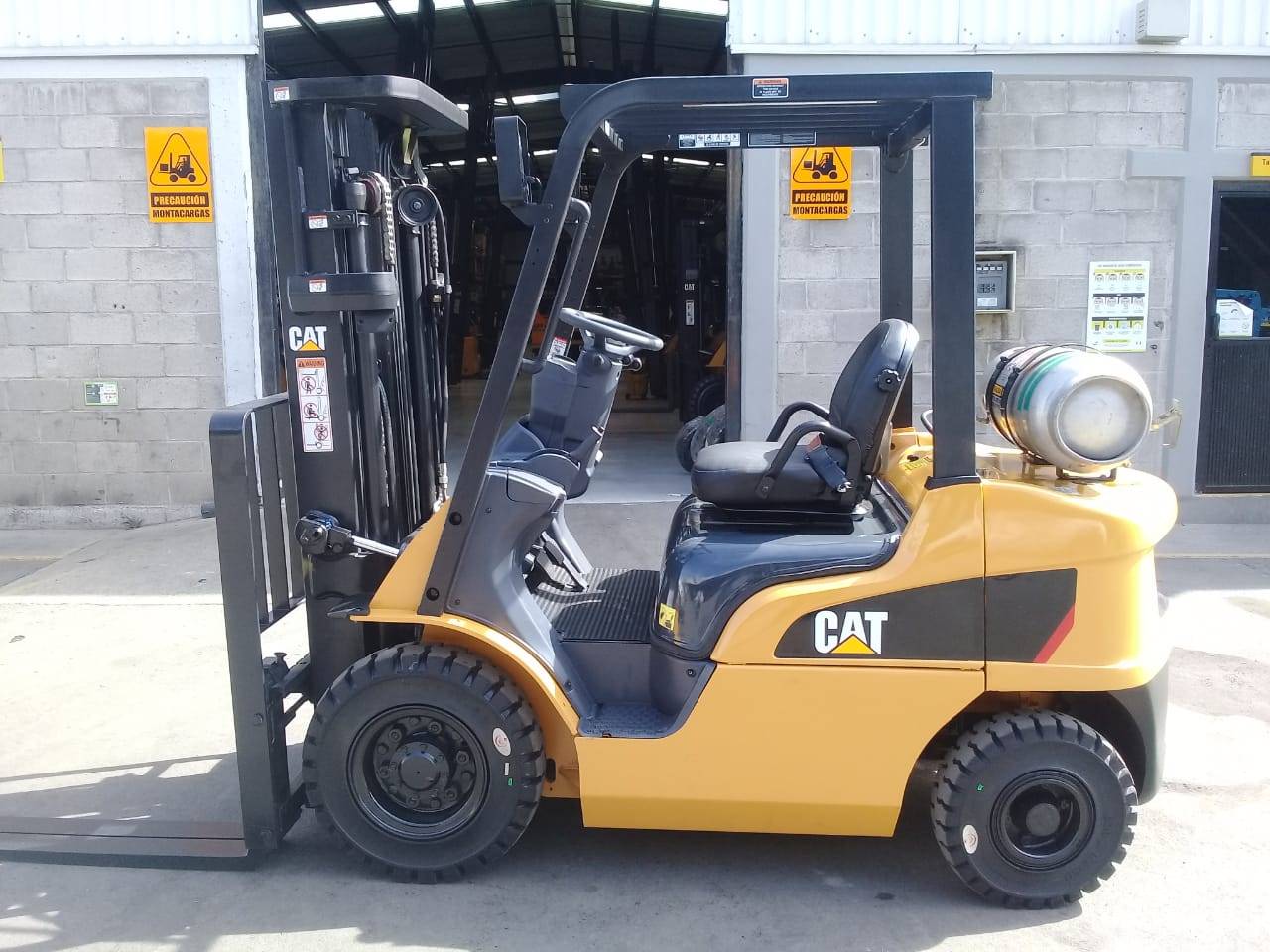 2018 Cat Pneumatic Tire 4 Wheel Sit Down | Eliftruck