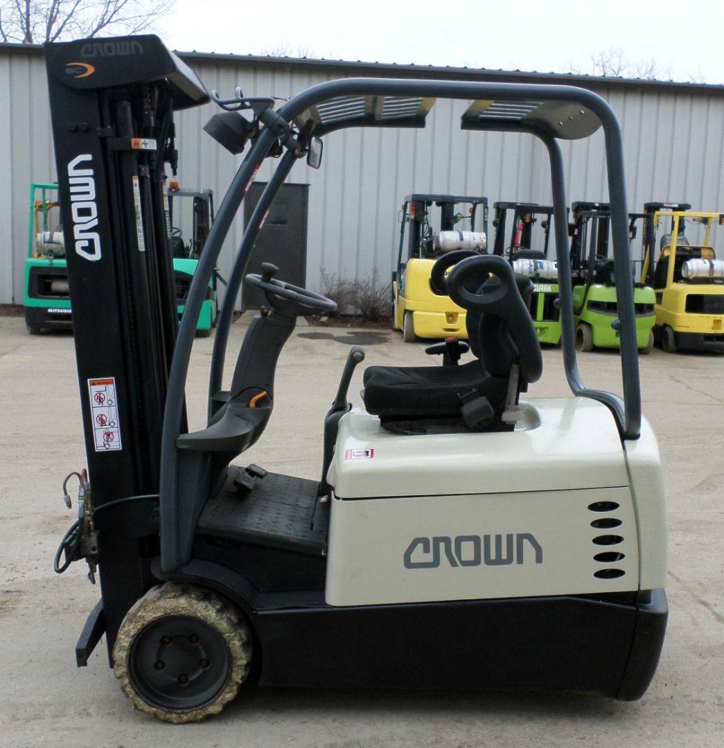 2003 Electric Crown SC4040-40 Electric 3 Wheel Sit Down