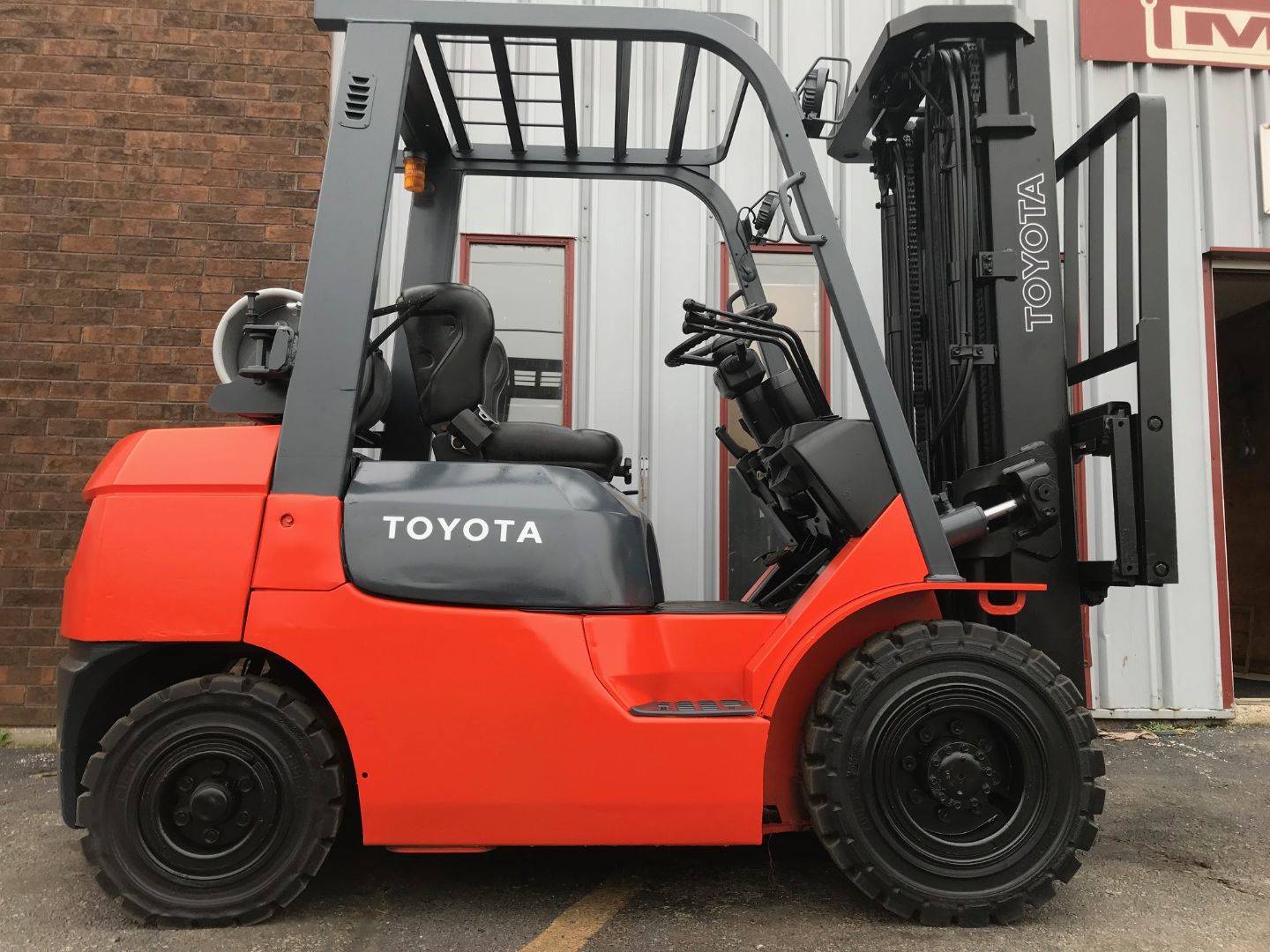 2001 LP Gas Toyota 7FGU25 Pneumatic Tire 4 Wheel Sit Down