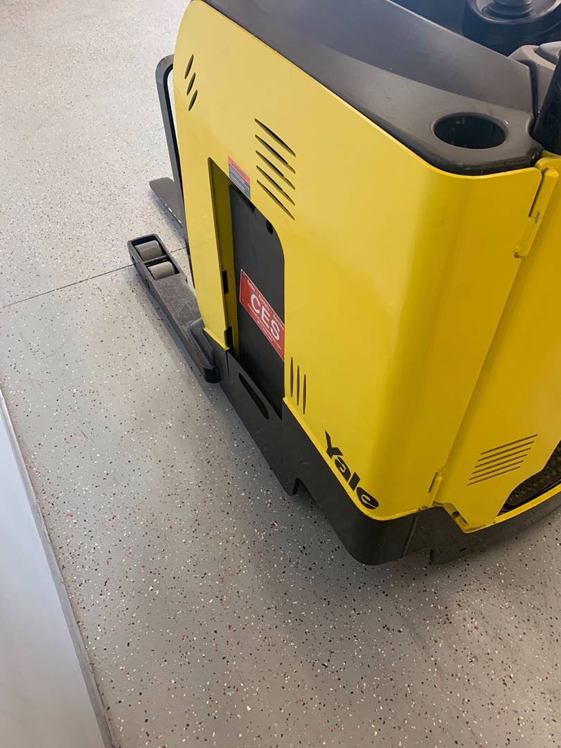 2007 Electric Yale NR040 Electric Narrow Aisle Single Reach