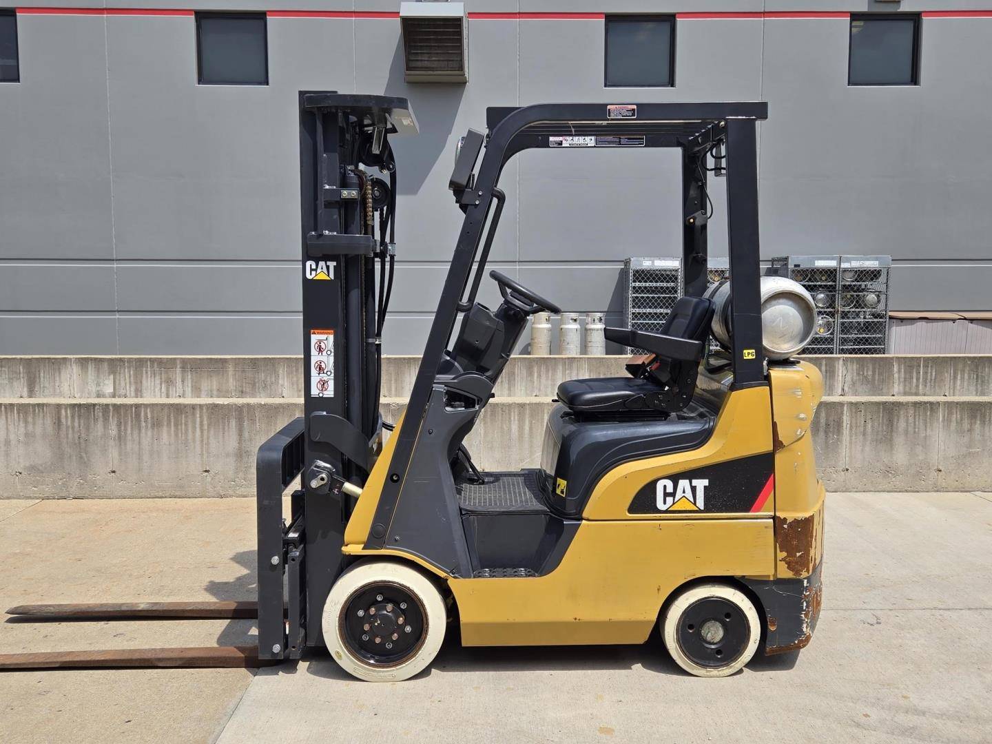 2019 LP Gas Cat Cushion Tire 4 Wheel Sit Down (Indoor Warehouse ...