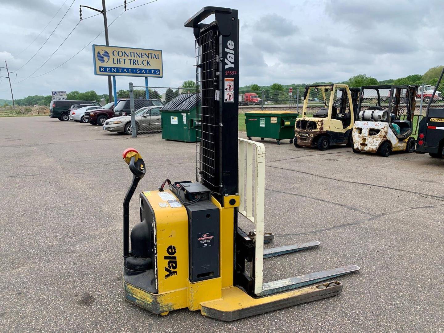 2011 Electric Yale MSW040SF Electric Walkie Straddle Stacker