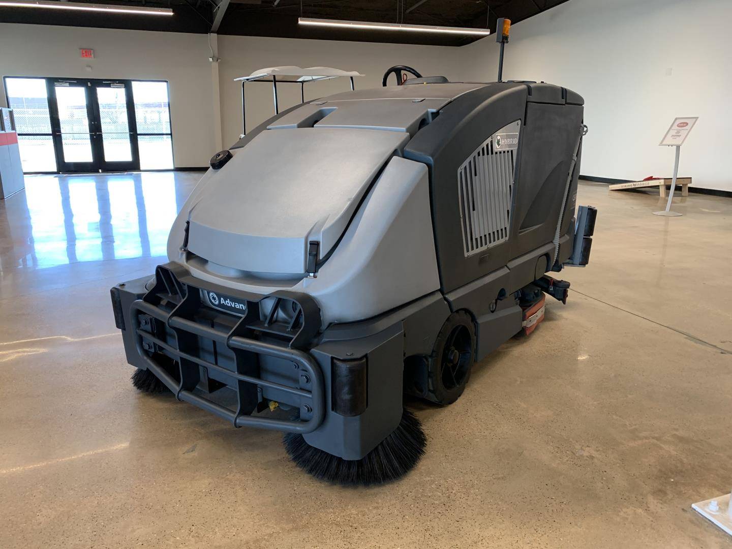 2014 Electric Advance CS7000 Rider Sweeper/Scrubbers