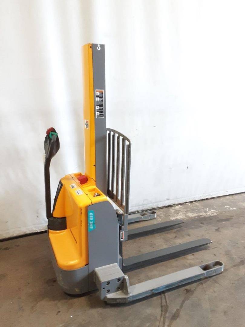 2017 Electric Jungheinrich EMCB10 Electric Walkie Straddle Stacker