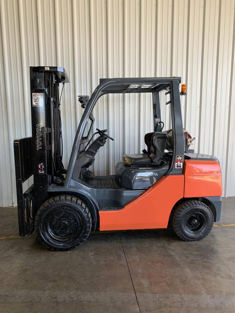 2017 LP Gas Toyota 8FGU30 Pneumatic Tire 4 Wheel Sit Down