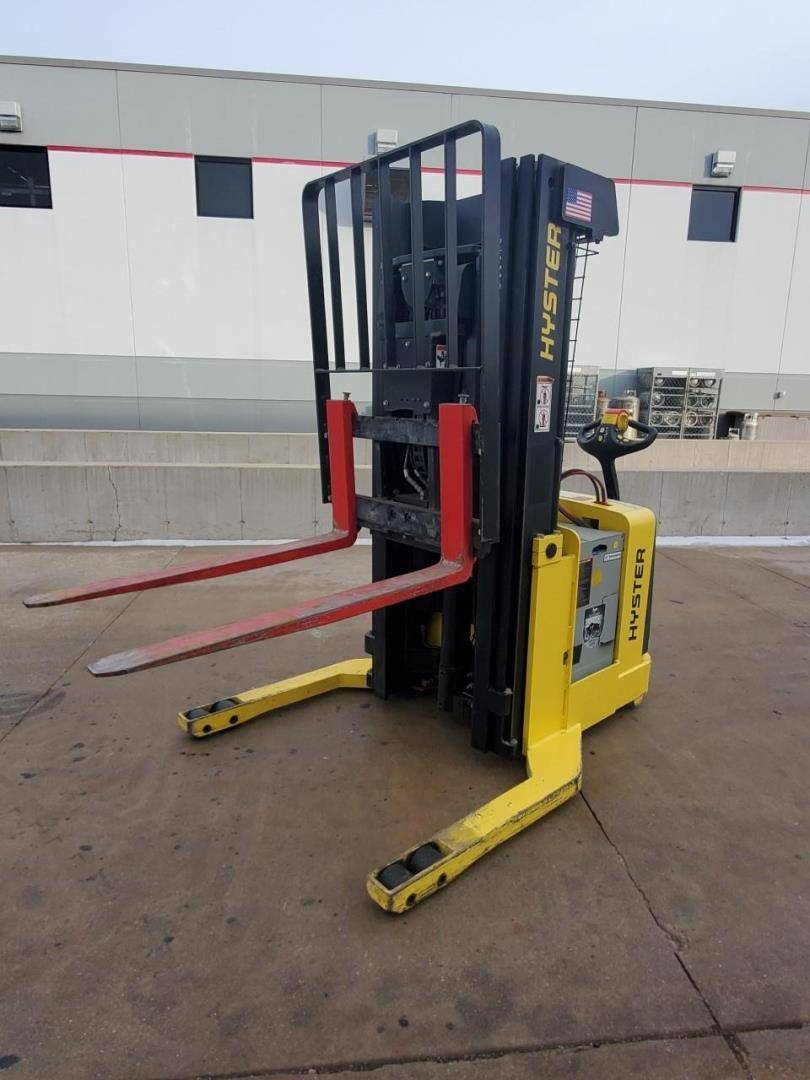 2015 Electric Hyster W30ZR Electric Walkie Straddle Stacker Reach