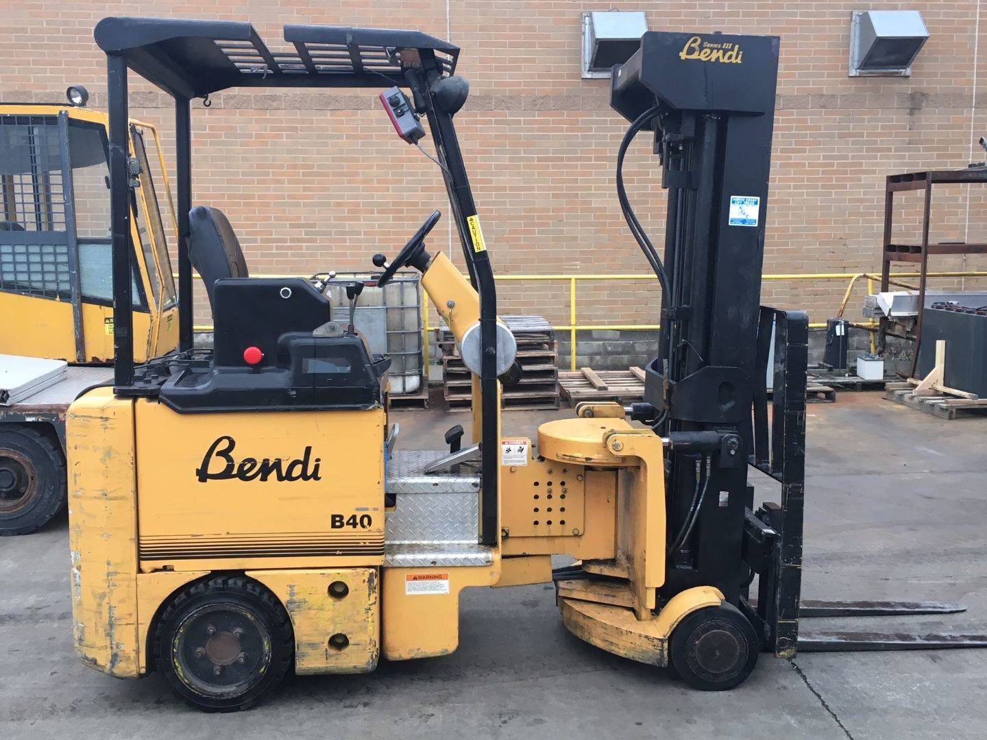 Bendi B40/48E180D Articulated 4 Wheel Sitdown - Gas/Electric
