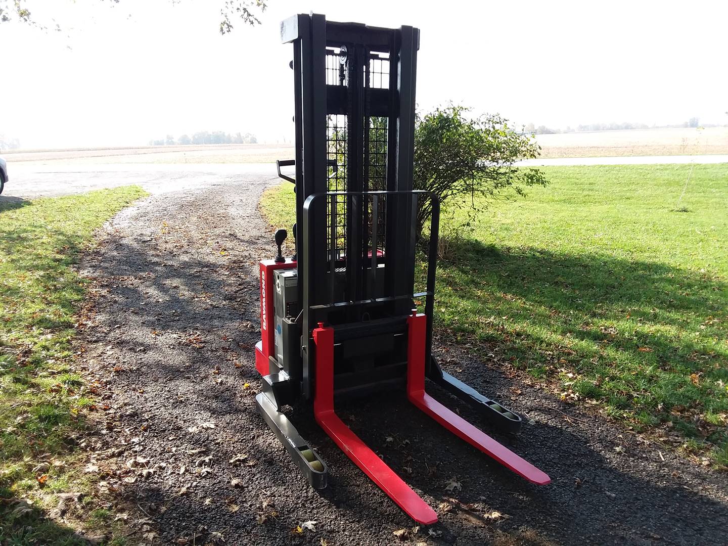 2009 Electric Raymond RSS40 Electric Walkie Straddle Stacker