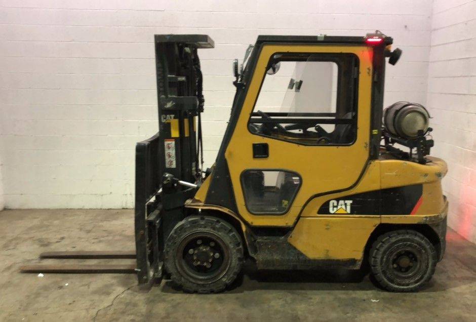 2013 LP Gas Cat P6000 Pneumatic Tire 4 Wheel Sit Down