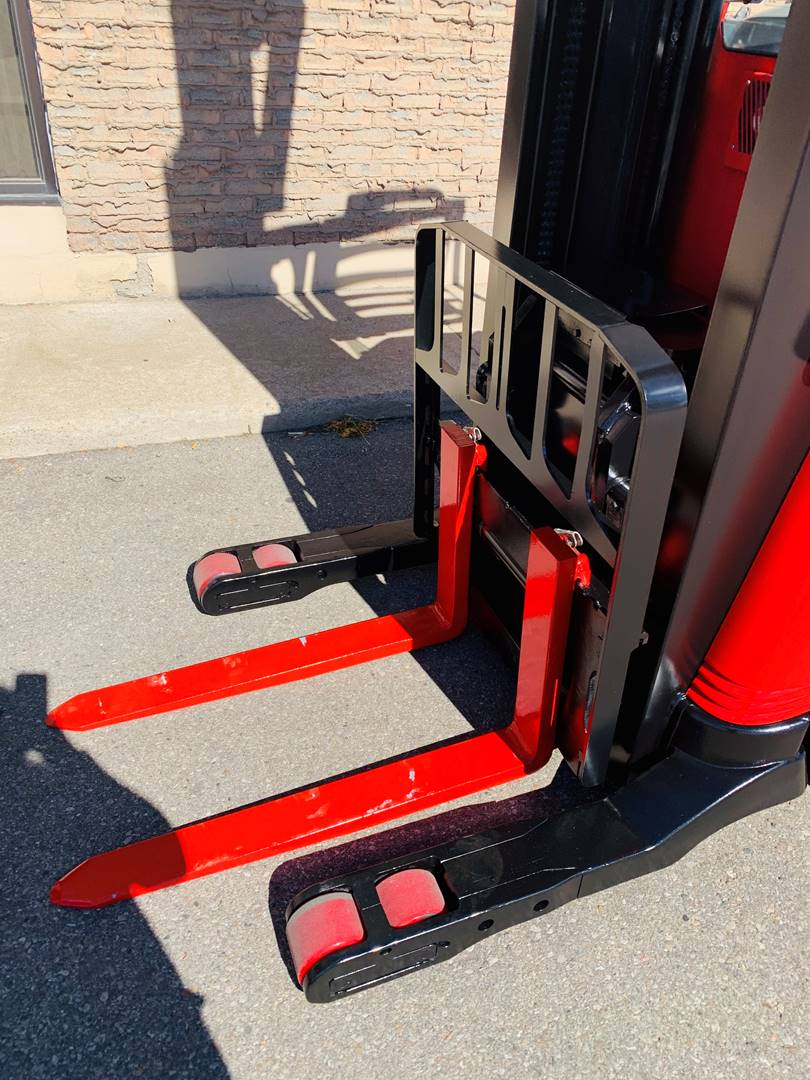 2007 Electric Raymond 740 R45TT Electric Narrow Aisle Single Reach