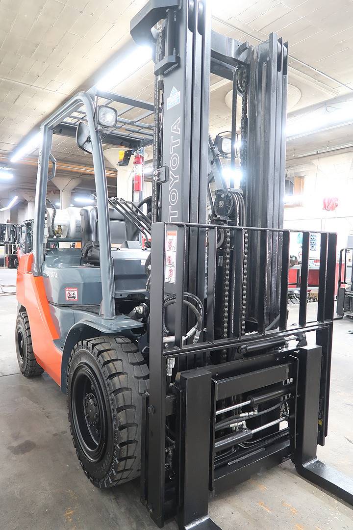 2016 LP Gas Toyota 8FGU32 Pneumatic Tire 4 Wheel Sit Down