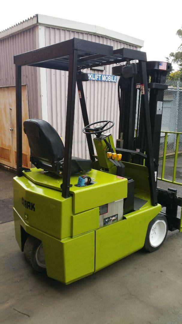 1990 Electric Clark TM15S Electric 3 Wheel Sit Down