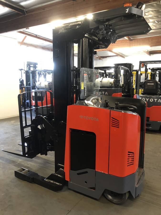 2017 Electric Toyota 9BRU18 Electric Narrow Aisle Single Reach