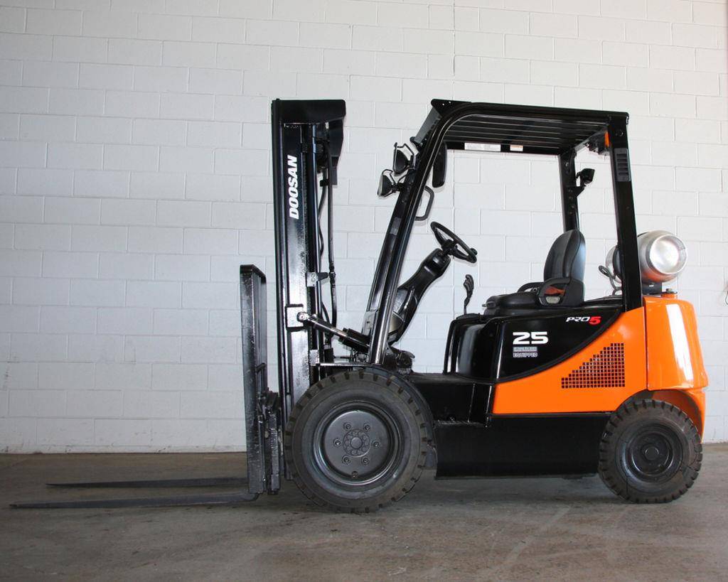 2014 LP Gas Doosan G25P-5 PLUS Pneumatic Tire 4 Wheel Sit Down