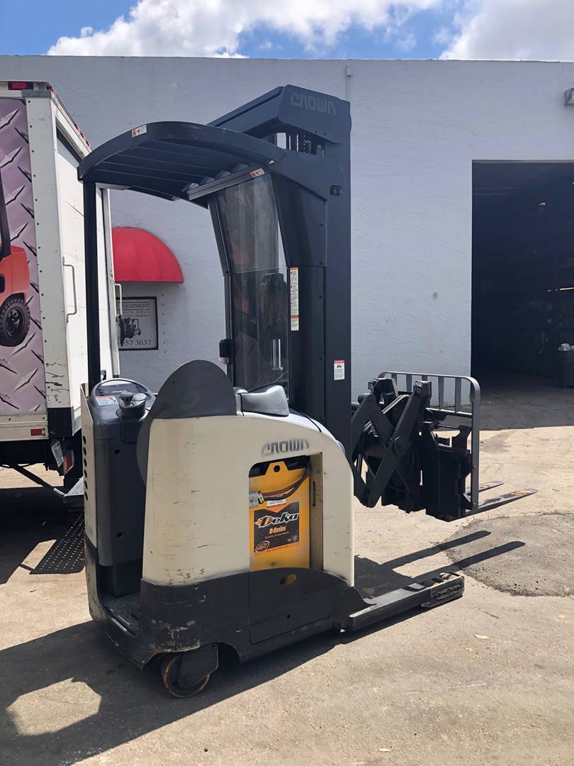 2002 Electric Crown RD5220-30 Electric Narrow Aisle Double Reach