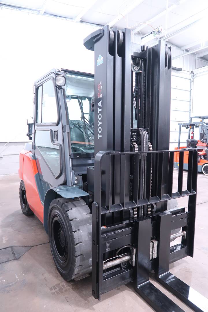 2017 LP Gas Toyota 8FG45U Pneumatic Tire 4 Wheel Sit Down