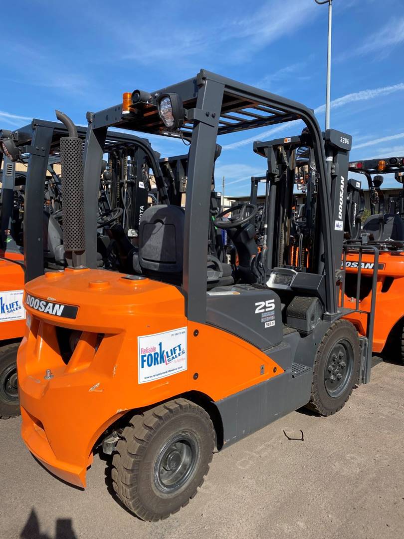2018 Diesel Doosan D25S-7 Pneumatic Tire 4 Wheel Sit Down