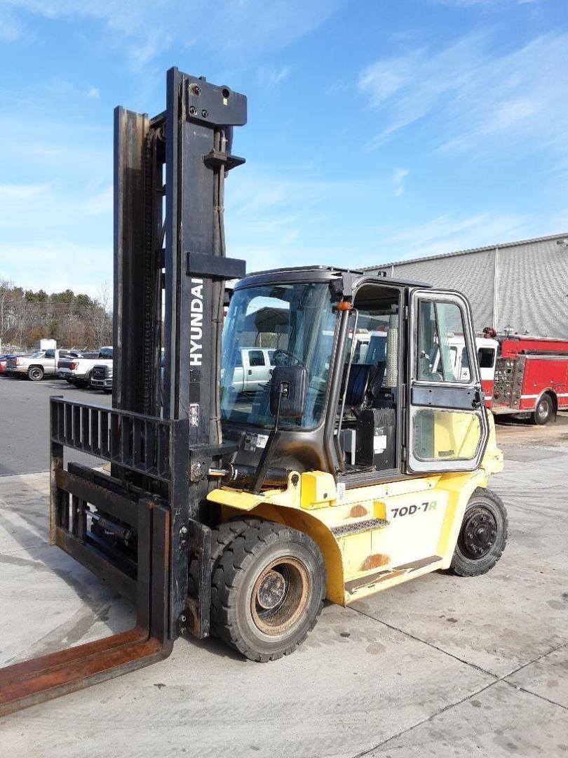 2015 Diesel Hyundai 70D-7E Pneumatic Tire 4 Wheel Sit Down