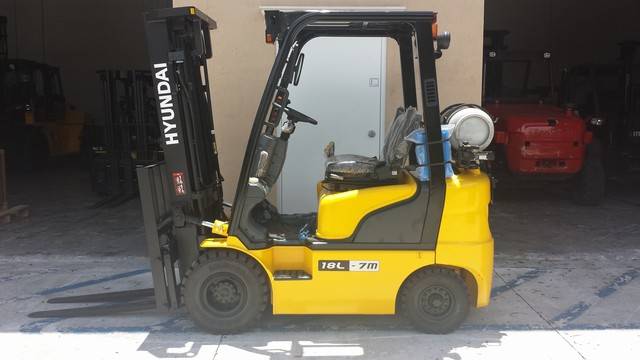 2014 LP Gas Hyundai 18L-7M Pneumatic Tire 4 Wheel Sit Down